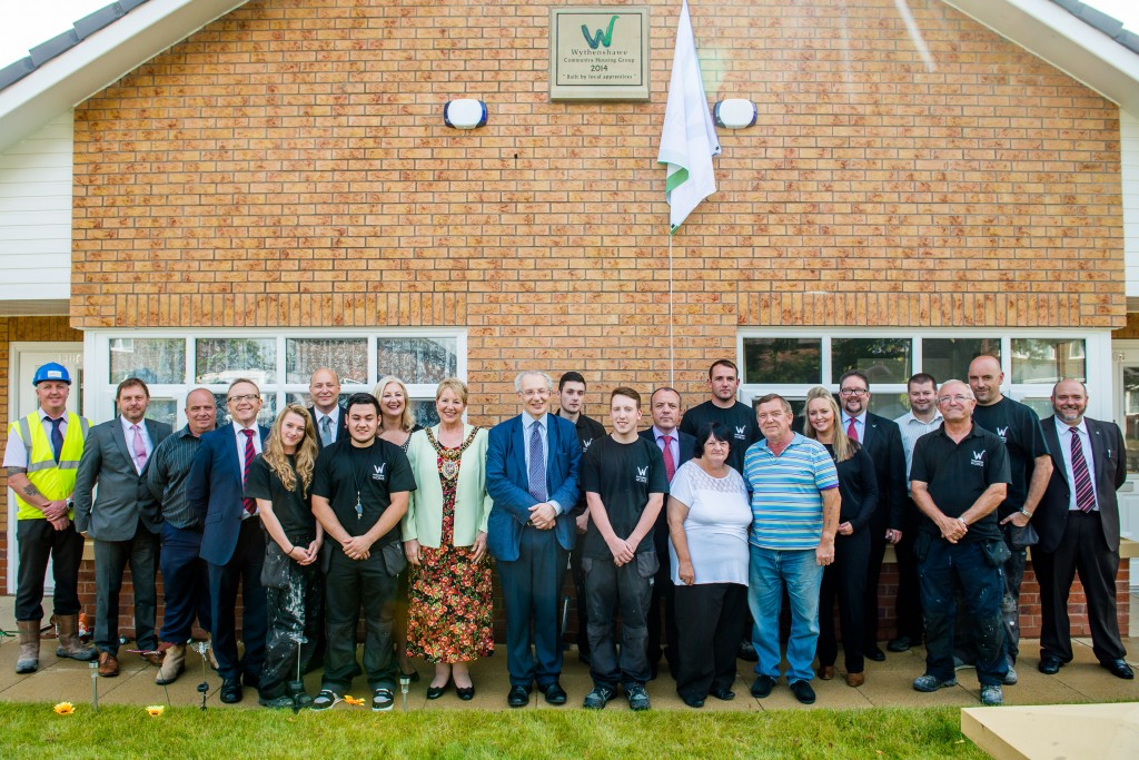 Lord Mayor unveils WCHG Apprentice plaque - WCHG